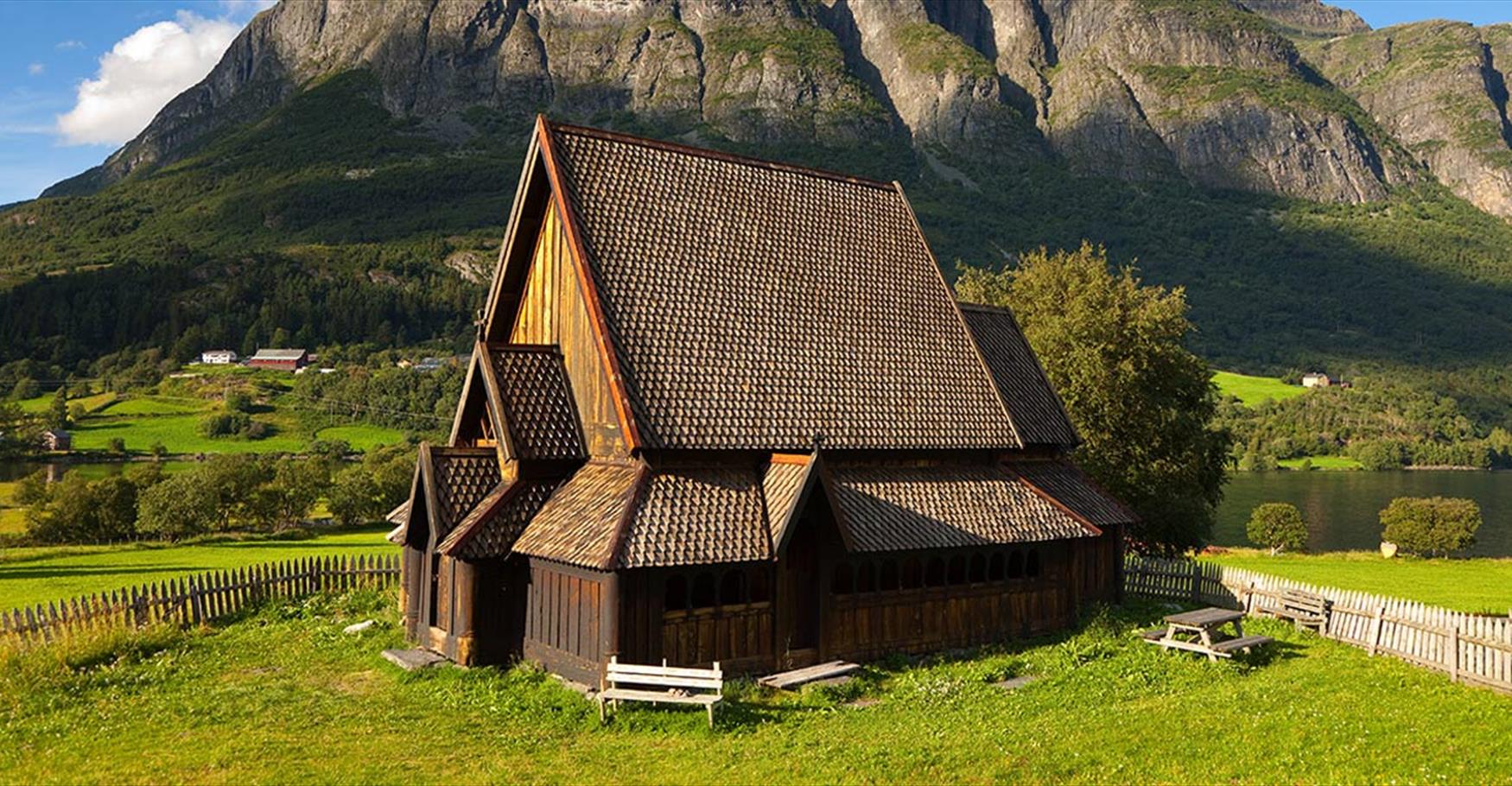 Stavkirker og kirker - Valdres